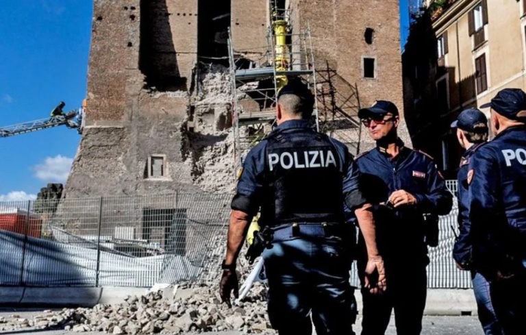 Worker dies after tower collapse - Italy News